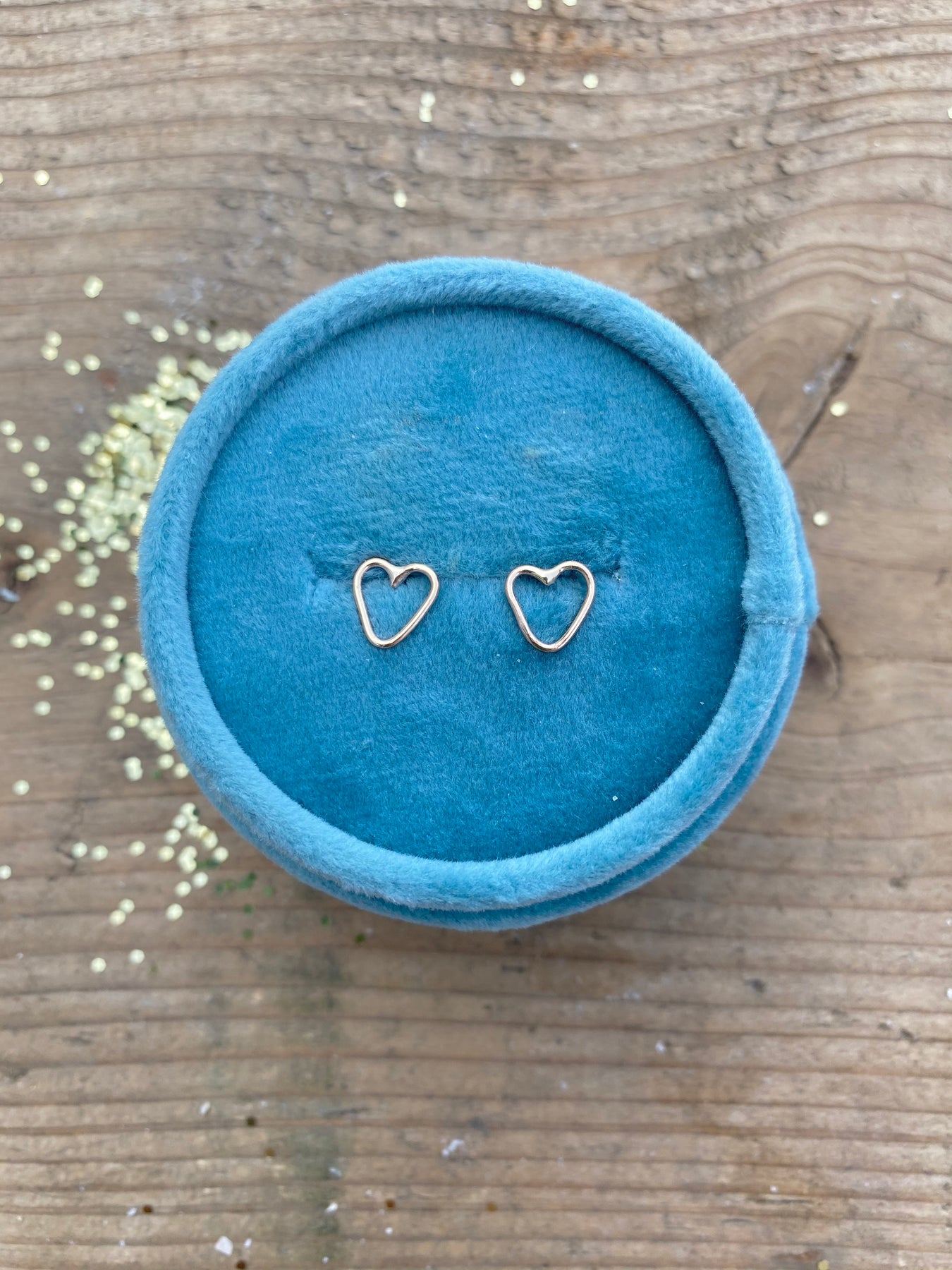 10K Yellow Gold Wire Heart Studs | Anice Jewellery